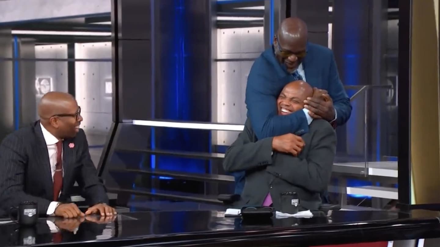 Shaq Pulled a Draymond Green and Put Charles Barkley in a Chokehold, and NBA Fans Loved It ...