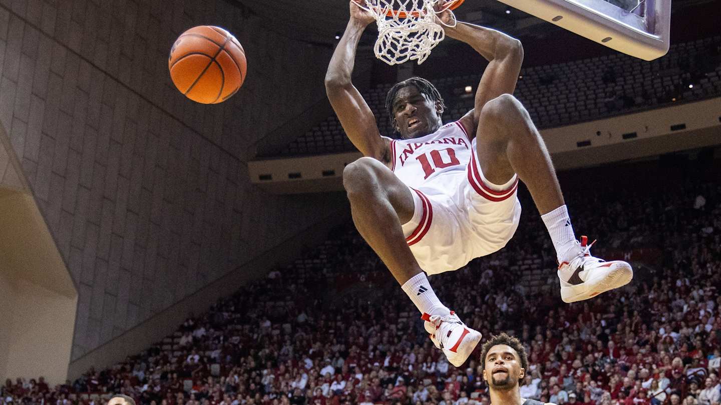 WATCH: Indiana Center Kel'el Ware Finds Kaleb Banks For Easy Slam Dunk ...