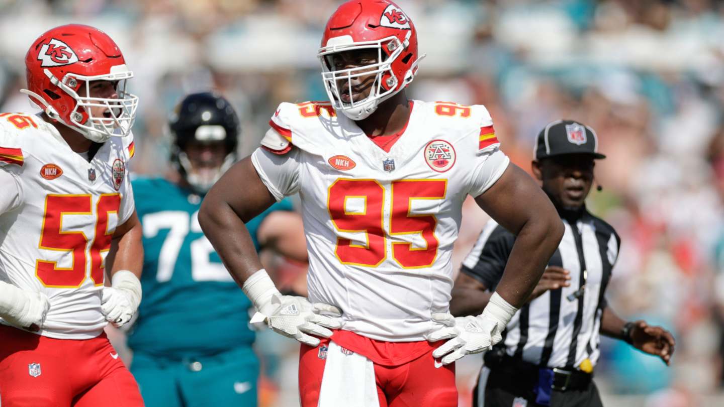 Chiefs’ Chris Jones Claims a ‘Rugby Friend’ Helped Him Plan for Eagles’ Tush Push - Sports ...