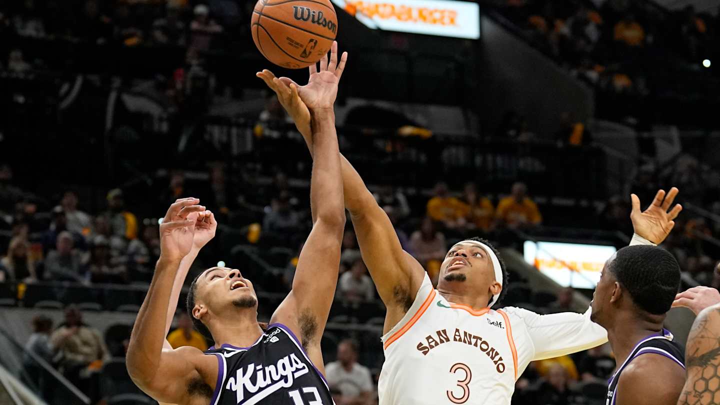 San Antonio Spurs Fight Hard, But Lose vs. Sacramento Kings - Sports ...