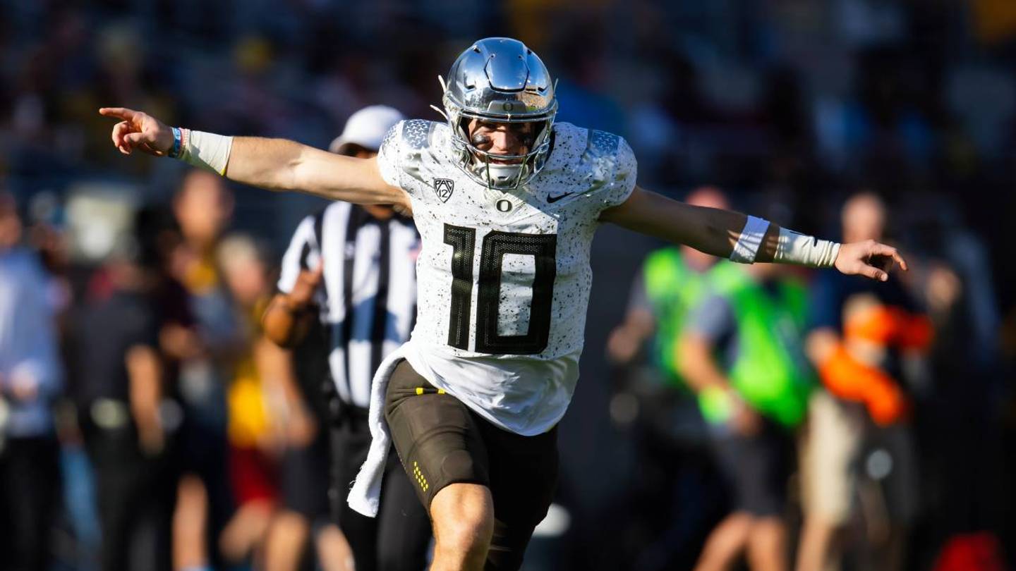 Bo Nix Made Oregon History and Solidified His Spot As the Heisman ...