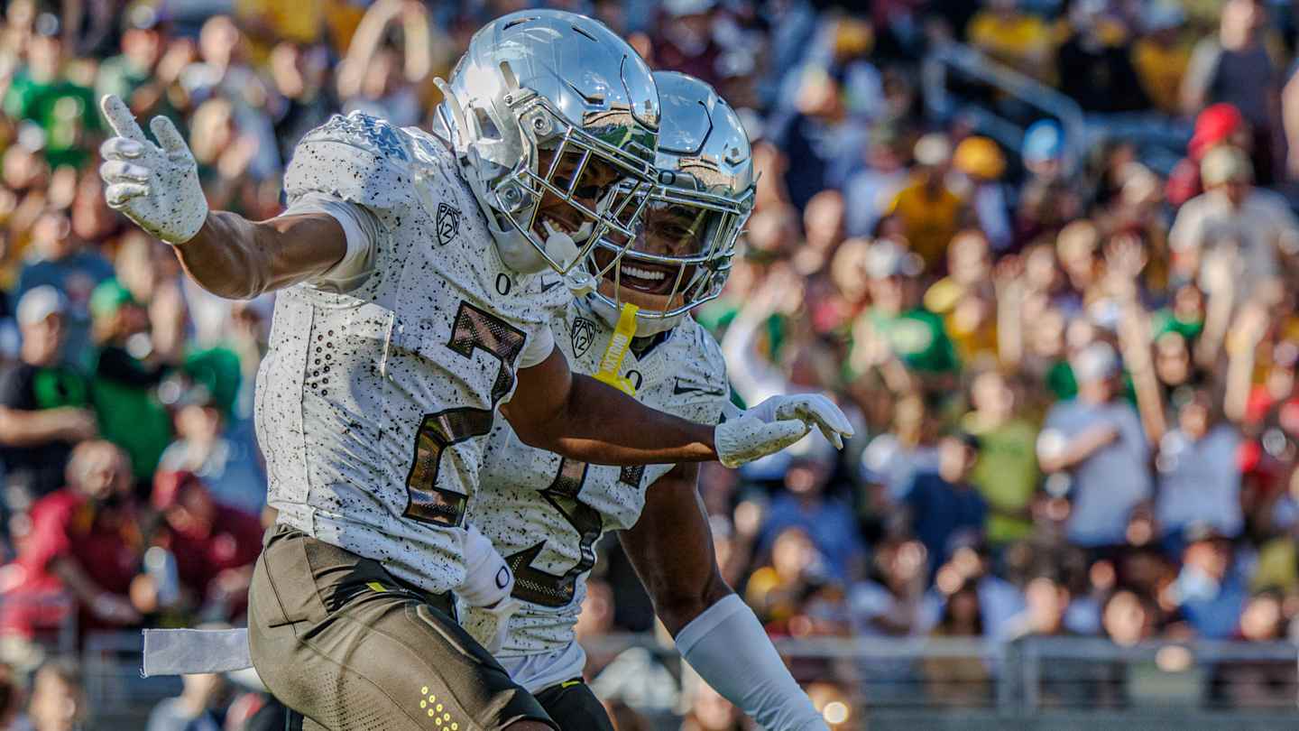 Oregon Football: No. 6 Oregon Dominates in the Desert, Routs Arizona ...