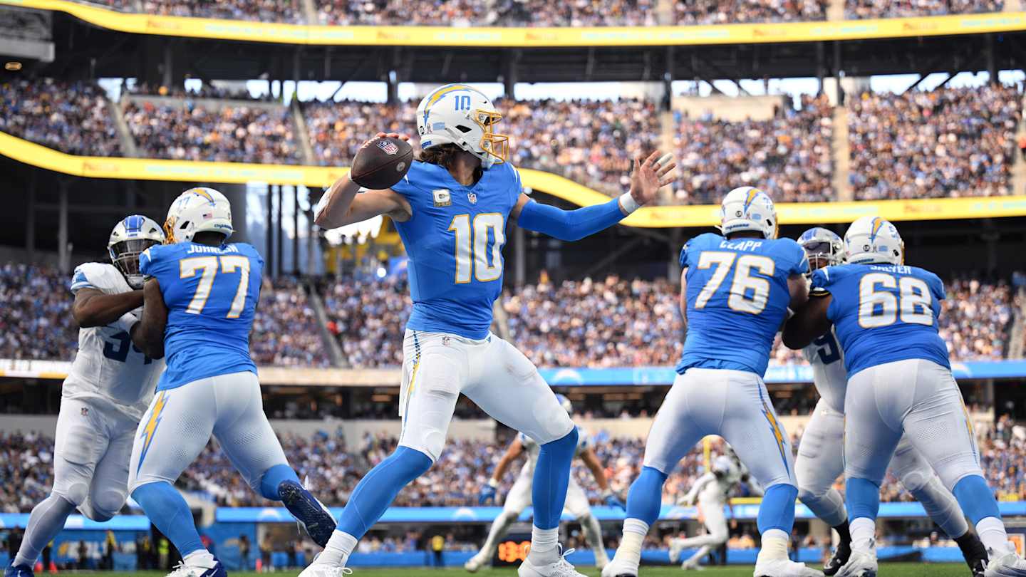 Chargers Injury Report: Justin Herbert's New Finger Splint Explained ...