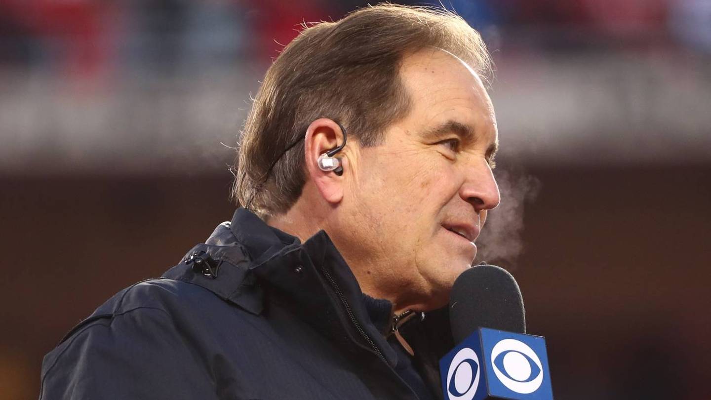 NFL Fans Roasted Tony Romo and Jim Nantz for Their Super Awkward Hug ...