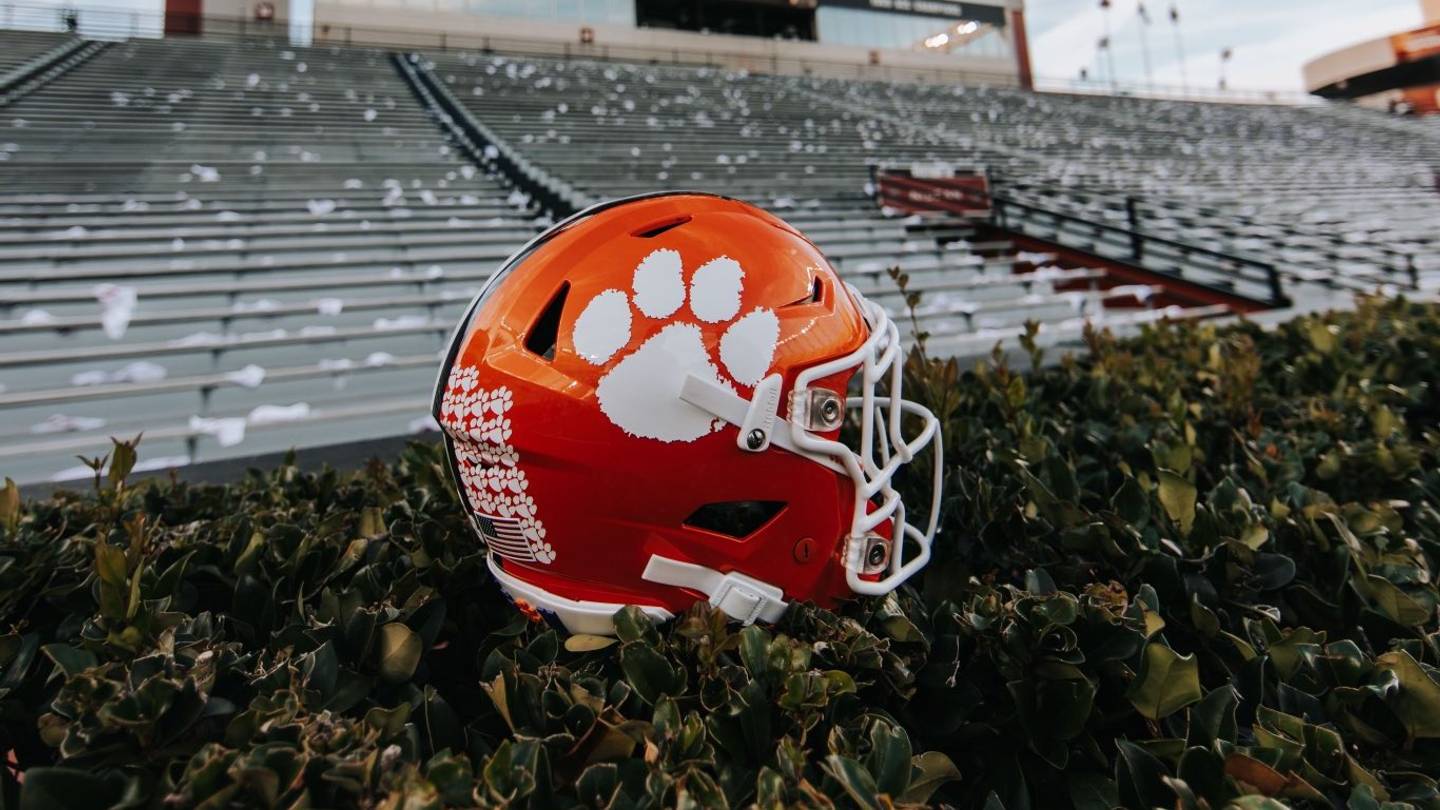 Live Updates: No. 24 Clemson at South Carolina; Clemson downs South ...