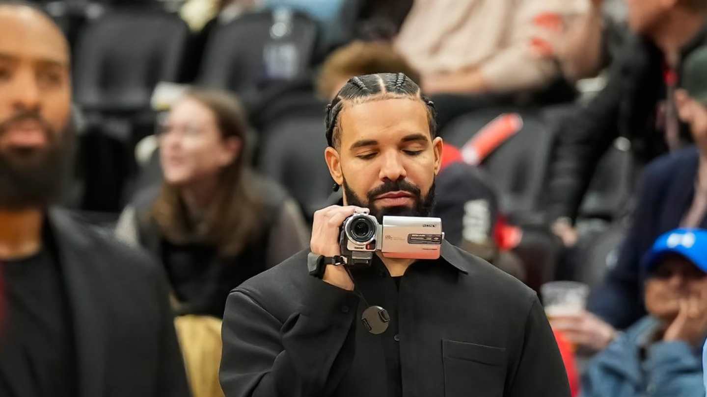 Drake Spotted Courtside at Phoenix Suns-Toronto Raptors - Sports ...