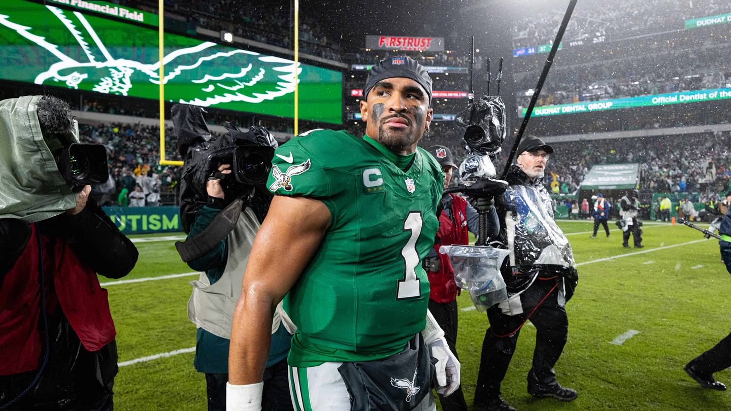 Former NFL QB Roasted After Suggesting Eagles Bench Jalen Hurts ...
