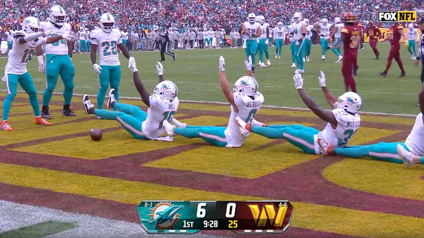 Tyreek Hill and the Dolphins Nailed Perfect Roller Coaster Celebration ...