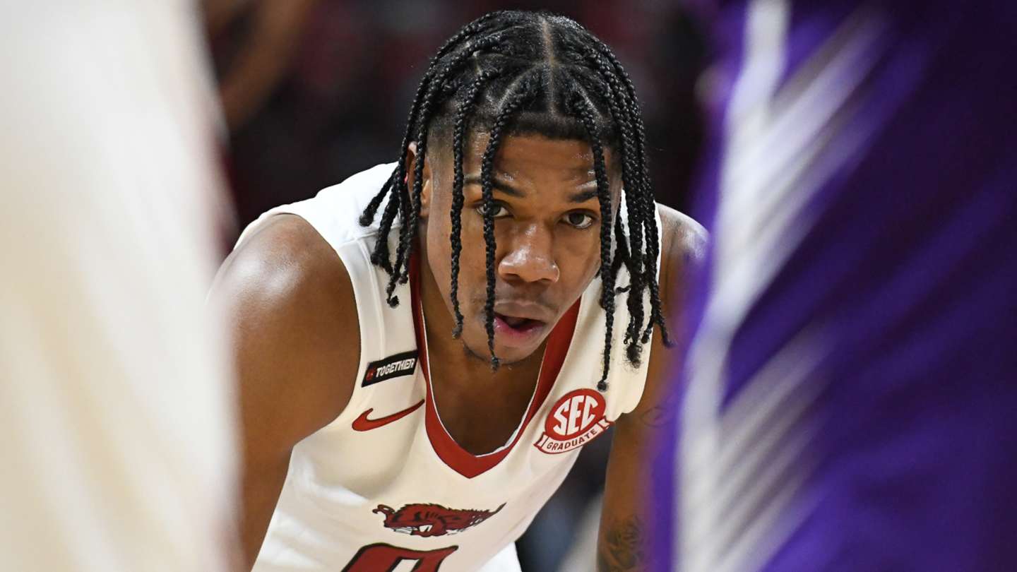 Razorbacks win again despite messy final stretch - Sports Illustrated ...