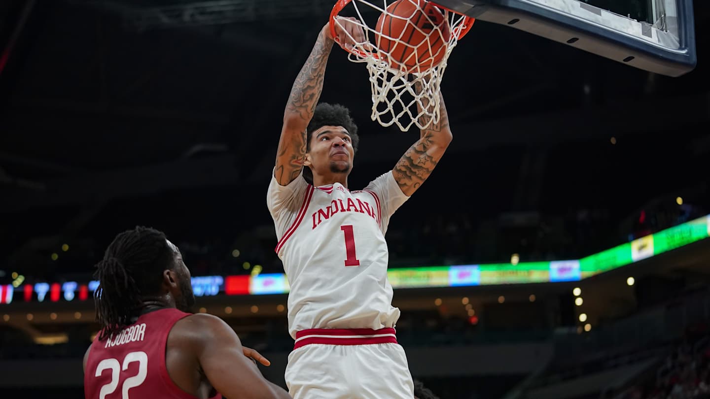 WATCH: Kel'el Ware Fast Break Dunk Gives Indiana Early Lead At Michigan ...