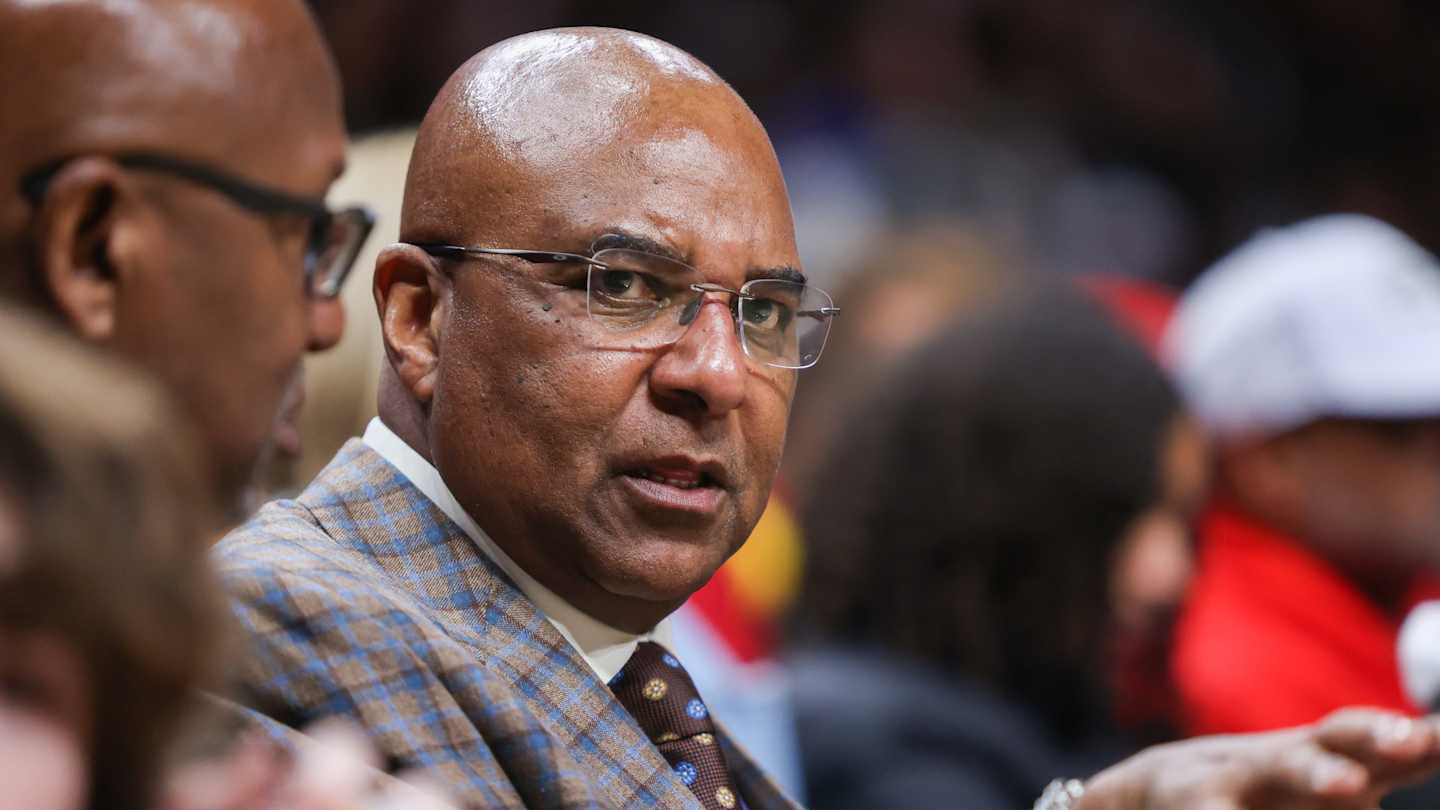 Longtime Charlotte Hornets President Stepping Down - Sports Illustrated ...