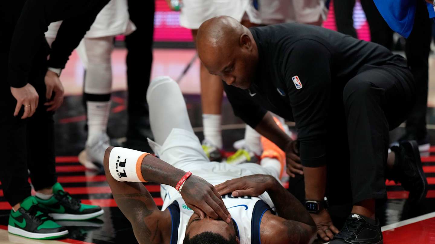 Duke Basketball One-And-Done Suffers Scary Foot Injury - Sports ...