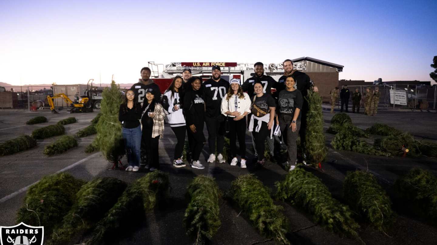 Las Vegas Raiders players visit Nellis Air Force Base - Sports ...