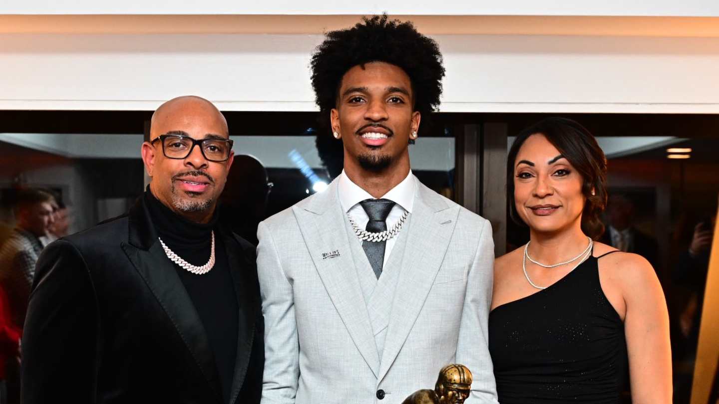 That Kid Jayden: LSU QB Jayden Daniels Wins 2023 Heisman Trophy ...