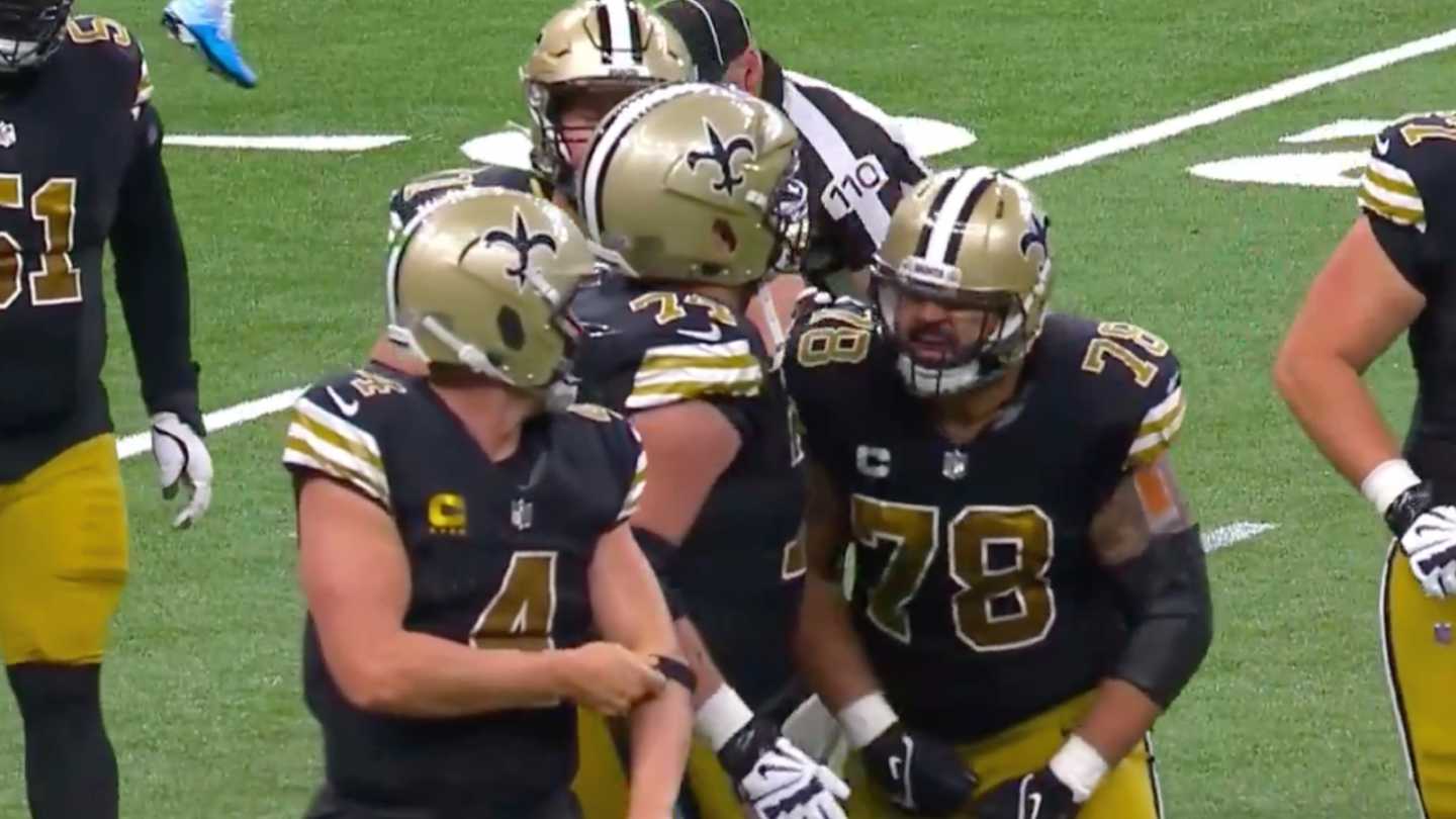 Derek Carr Had His Own Offensive Lineman Screaming at Him After Ugly ...