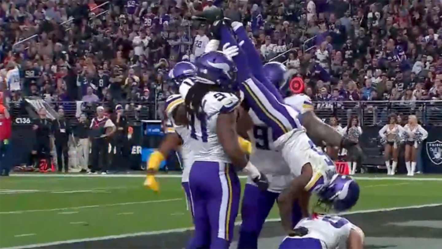 Vikings Defense Nailed a Comical Keg Stand Celebration After Recovering ...
