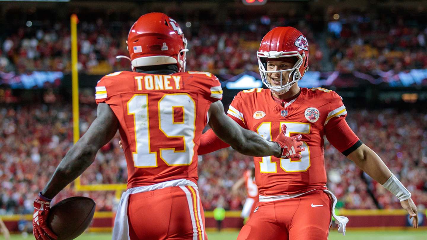Patrick Mahomes Shared Encouraging Message to Kadarius Toney After Offside Penalty - Sports ...