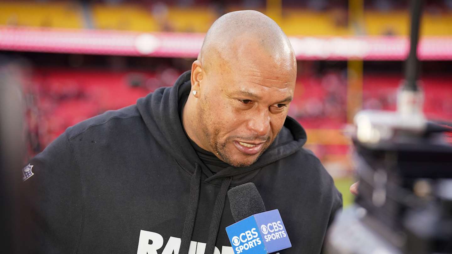 Antonio Pierce’s Former Teammates, Ex-Players Call for Raiders to Make ...