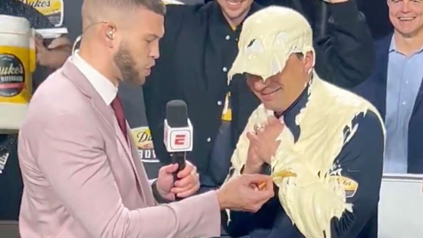 ESPN Sideline Reporter Dips Fries in Mayo Dripping From West Virginia ...