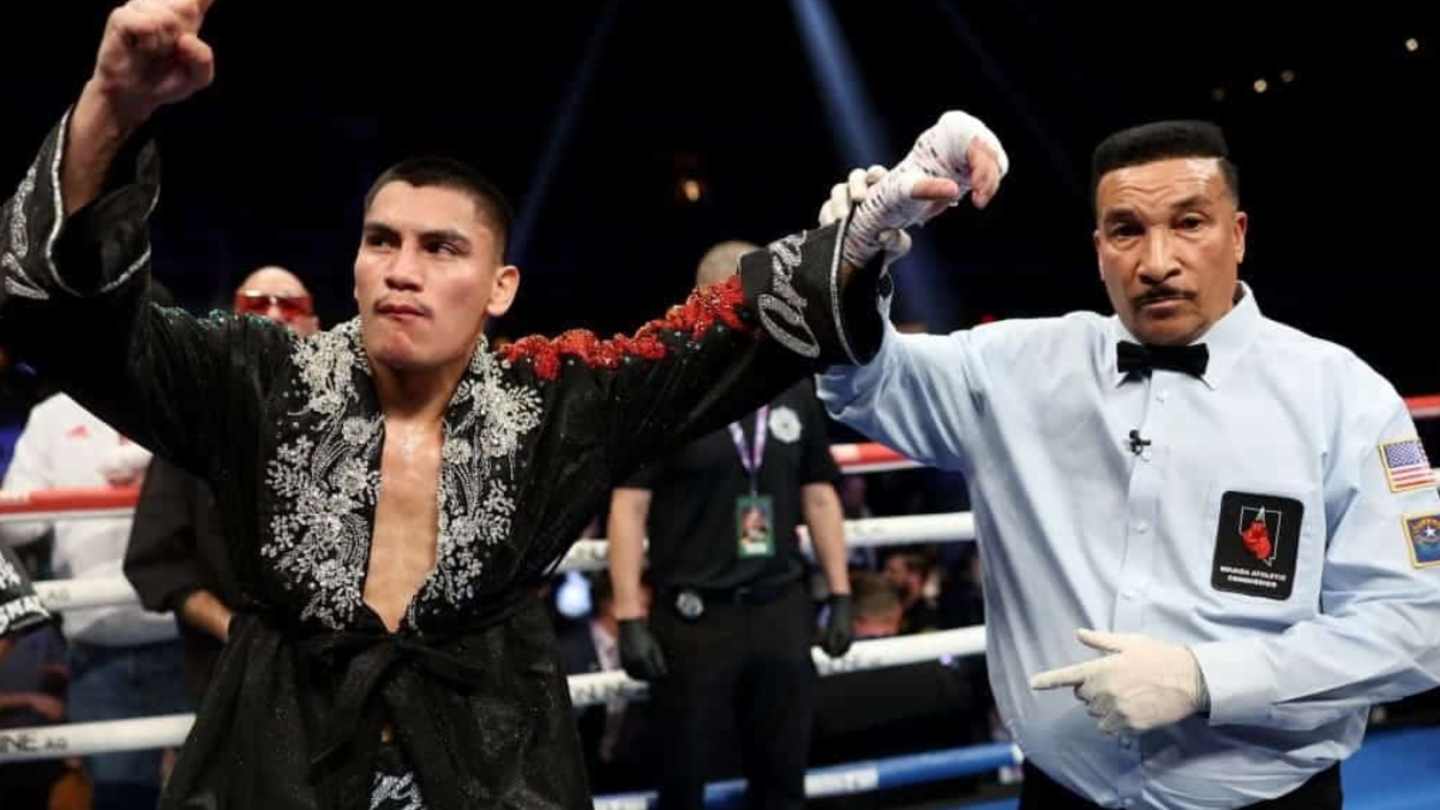 Boxing News: Tony Weeks' Referee Blunder Ruins Vergil Ortiz Jr. vs ...
