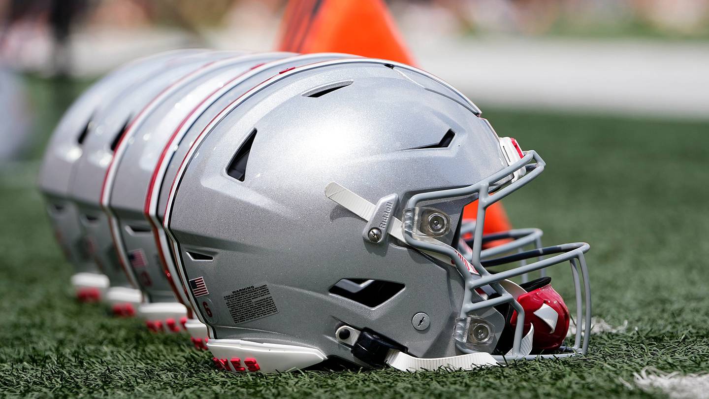 College Football Fans React To Odd Timing of Ohio State’s Walk-On ...