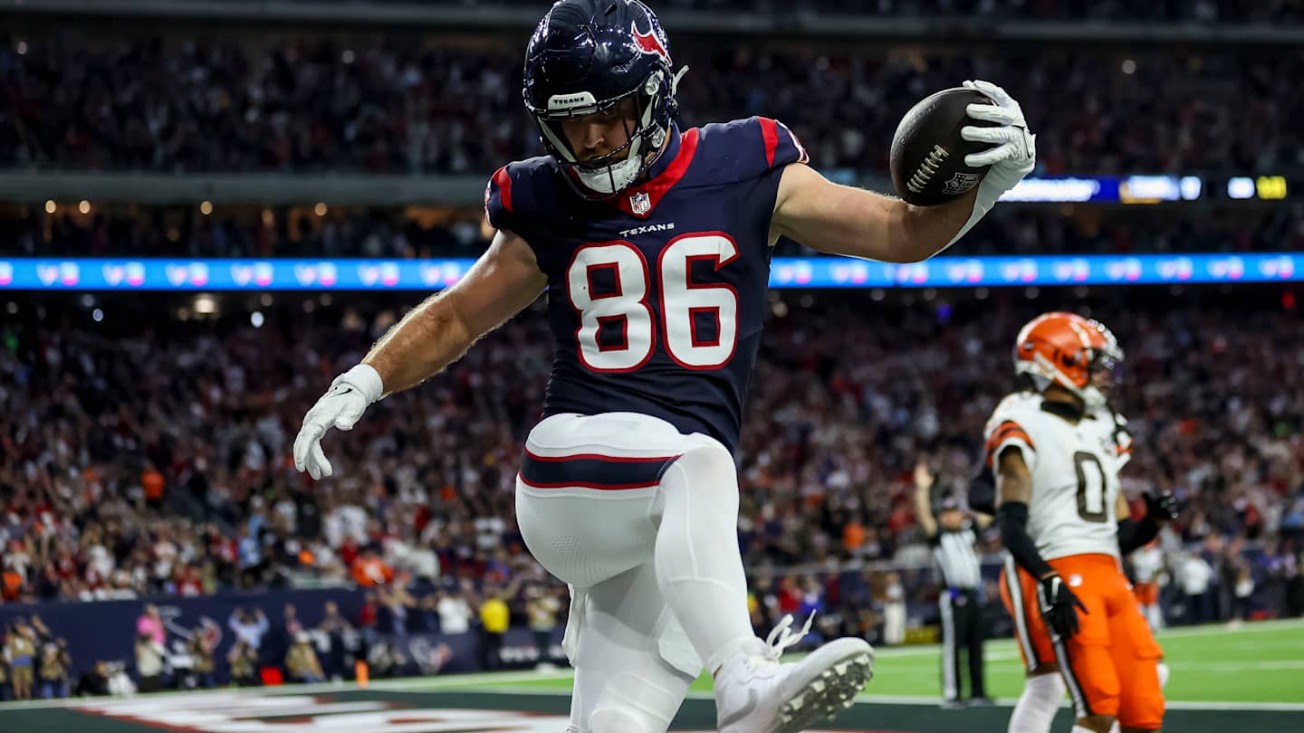 Texans Sign Tight End Dalton Schultz To Three-Year, $36 Million Deal ...
