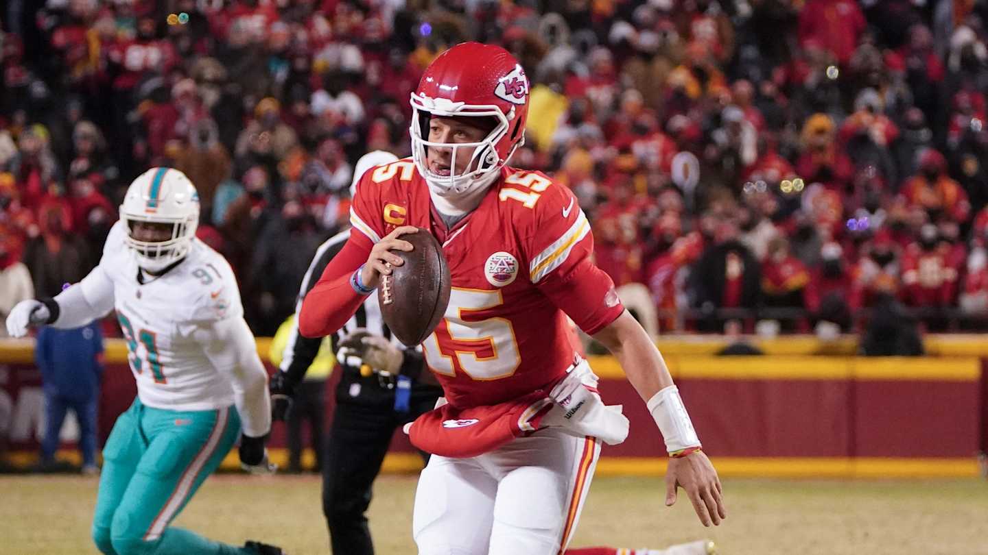 Patrick Mahomes's Helmet Cracked by Forceful Hit From Dolphins' DeShon ...