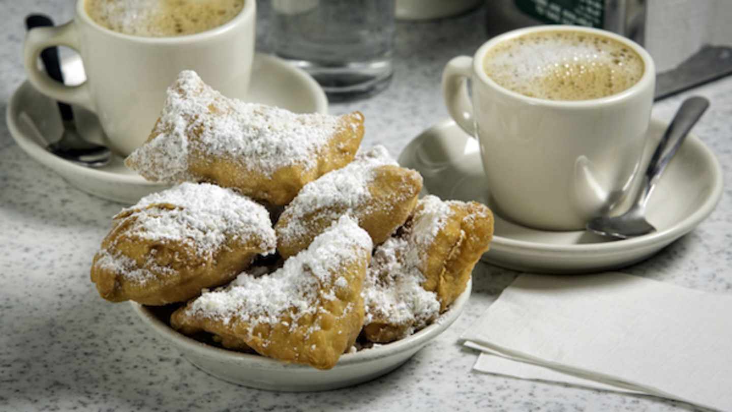 Lining up for beignets at the Café du Monde - Sports Illustrated
