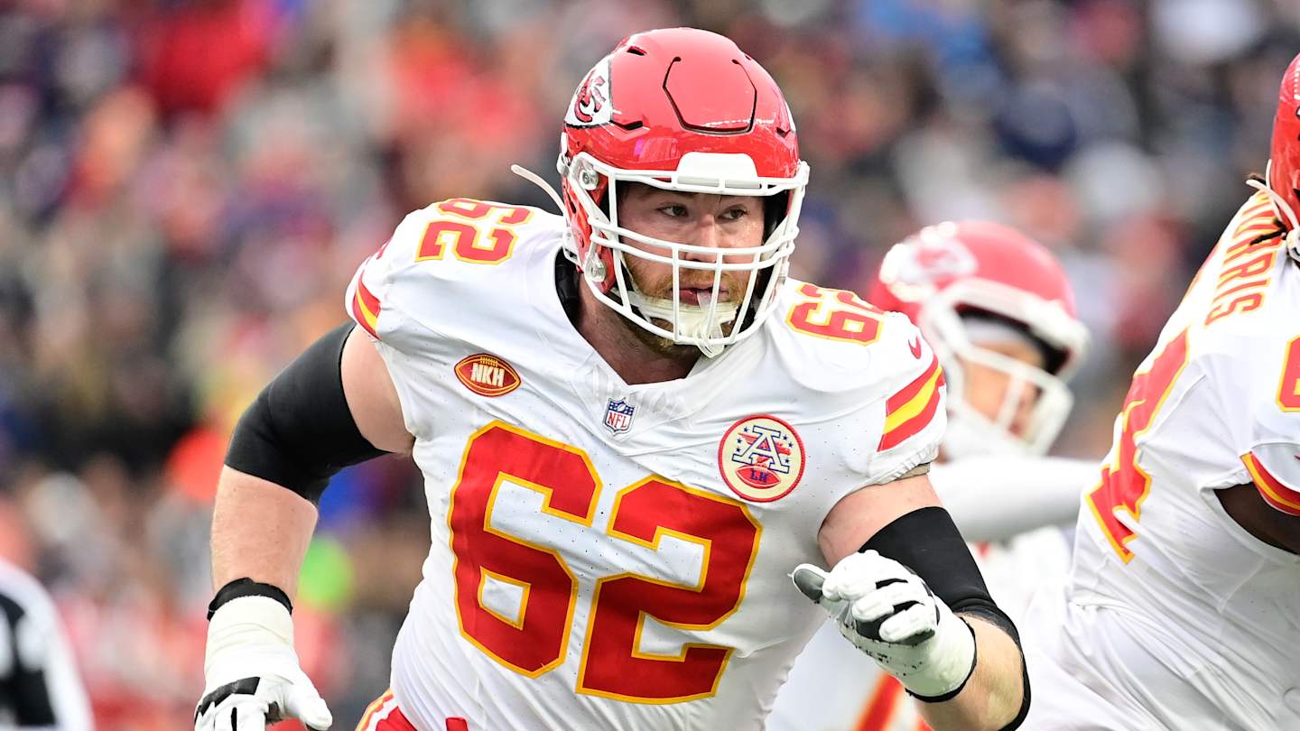 Report: KC Chiefs LG Joe Thuney Suffered Pec Strain in Divisional Round ...