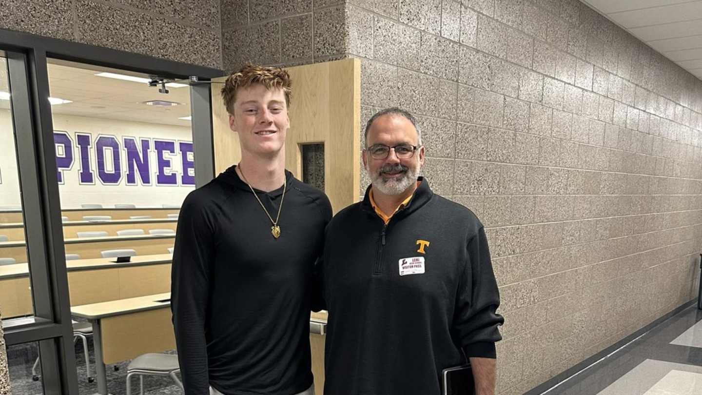 Bear Tenney Details Visit With Glen Elarbee - Sports Illustrated ...