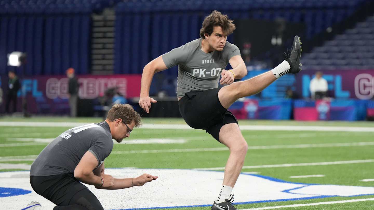 Packers Sign Kicker to Challenge Anders Carlson - Sports Illustrated ...