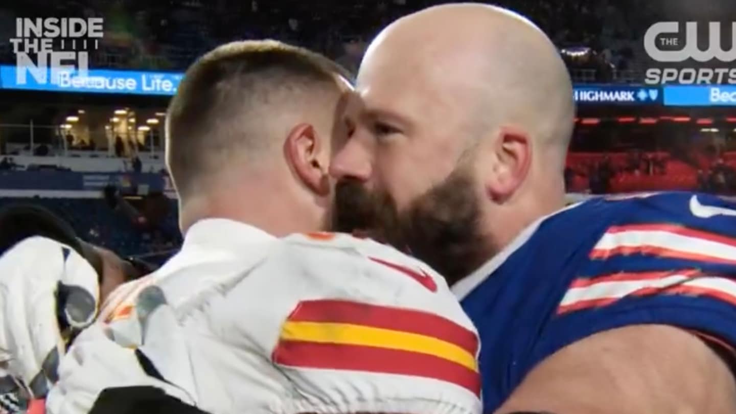 Mics Caught Travis Kelce’s Classy Message to Former Teammate After Chiefs’ Win Over Bills ...