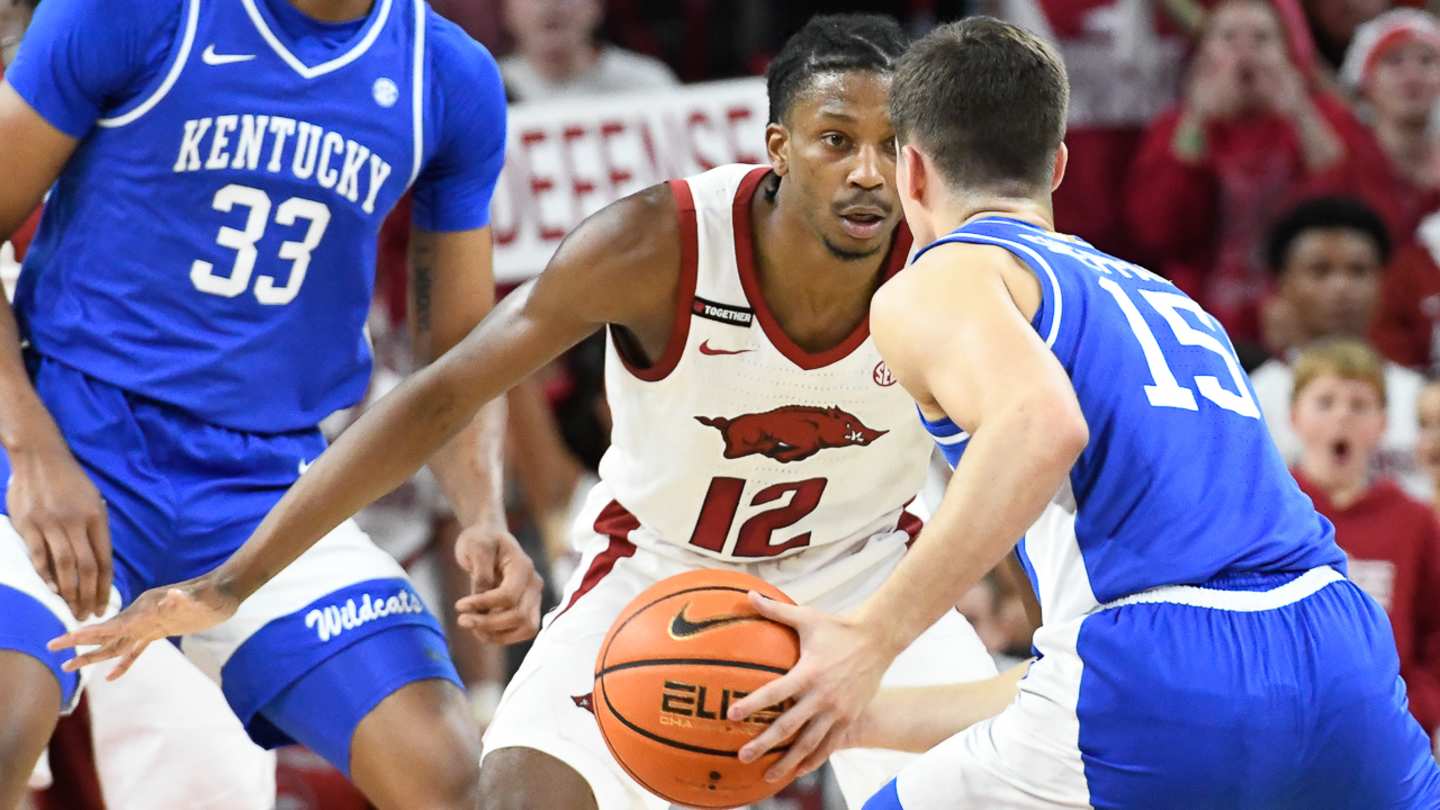 Short-handed Razorbacks fight valiantly, come up short against Kentucky ...