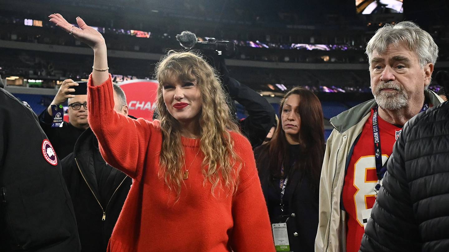 Cameras Caught Taylor Swift Sharing Sweet Moment With Travis Kelce’s ...
