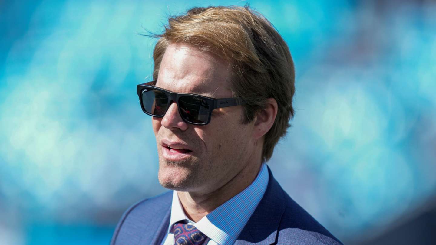 NFL Fans Salute Fox’s Greg Olsen While Tom Brady Looms as Replacement - Sports Illustrated