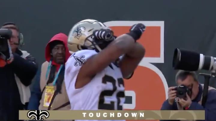 dez bryant throws touchdown