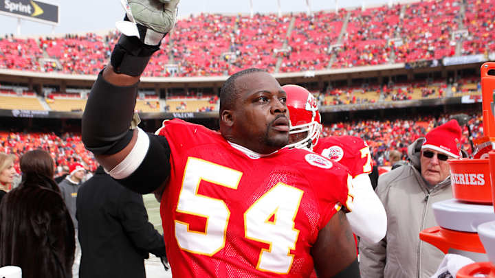 Brian Waters retires from NFL after 13-year career - Sports Illustrated