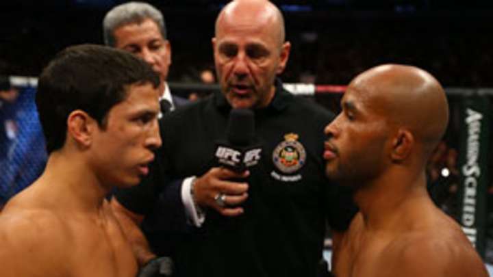 fighter tries to submit ref