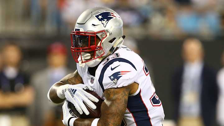 Running Back Jeremy Hill Signing with Raiders