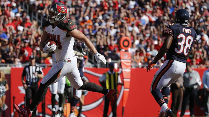Bucs' Gronk Signing Means Tight End Options for Bears