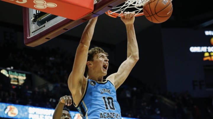 Cade Phillips Factors Into Long-Term Plans For Tennessee Basketball ...