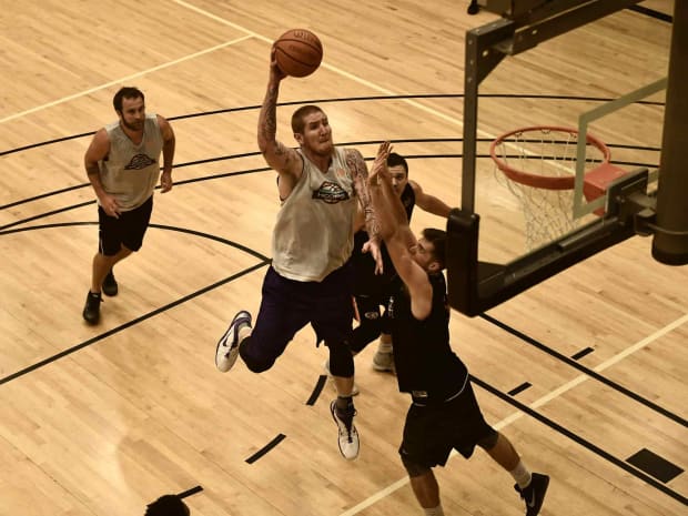 Taylor Swift Playing Basketball