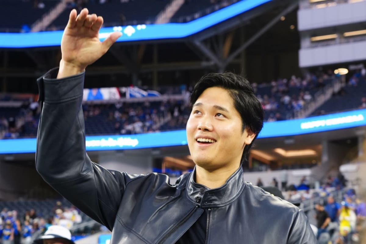Dodgers Fans Go Wild at First Glimpse of Shohei Ohtani in Uniform at ...