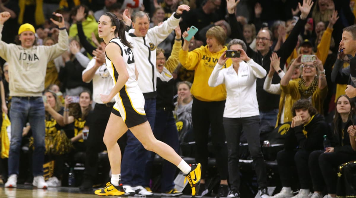 Iowa’s Caitlin Clark Shares Emotional Moment With Family After Historic ...