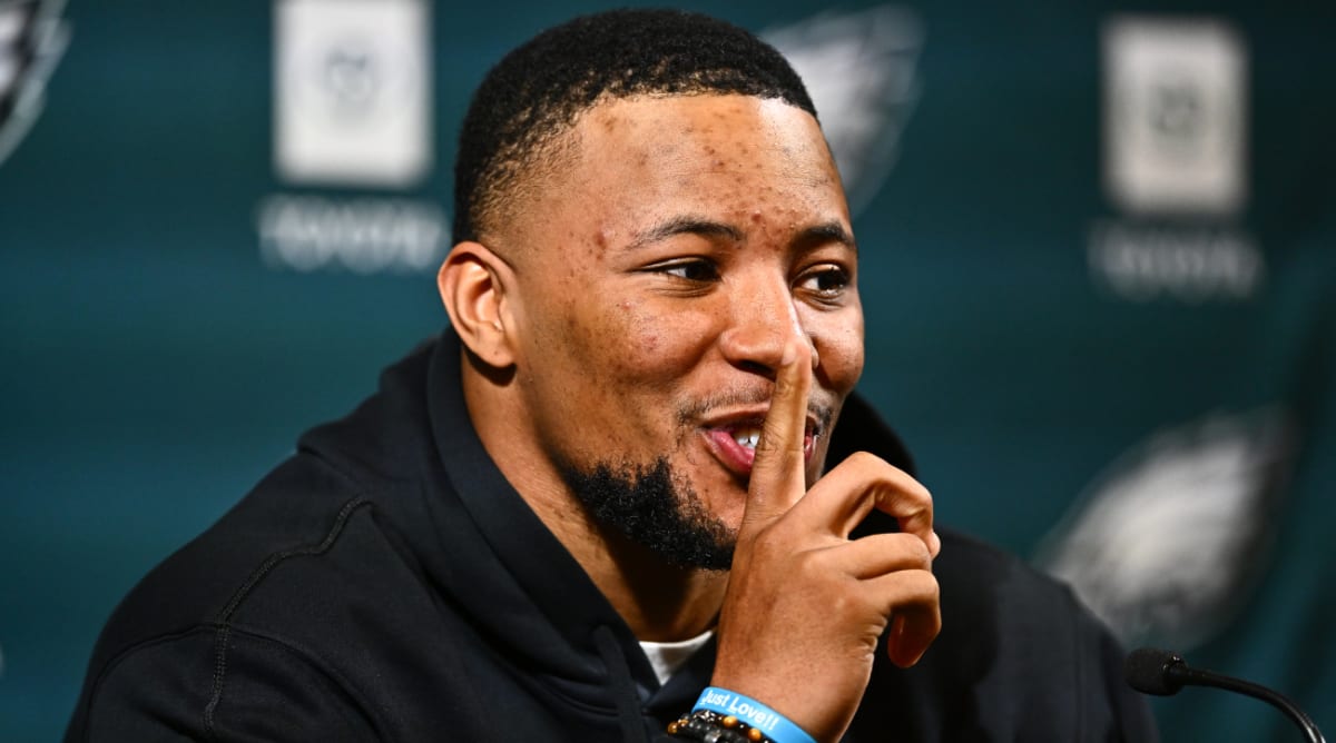 Saquon Barkley and His Daughter Share Adorable Moment at Eagles ...