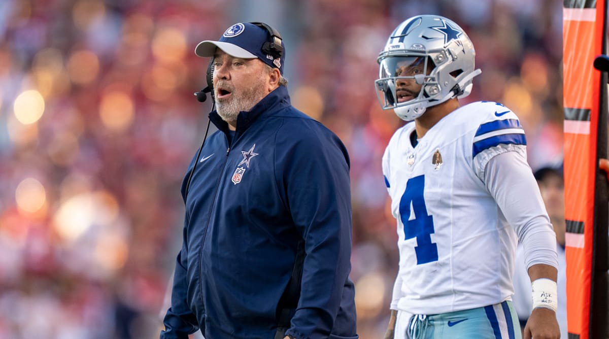 NFL Fans Were Confused Over Cowboys' Clock Management At End of First Half