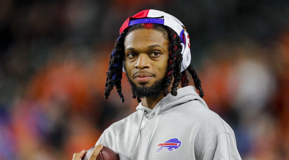 Damar Hamlin Had an Emotional Moment Alone on Field After Bills-Bengals ...