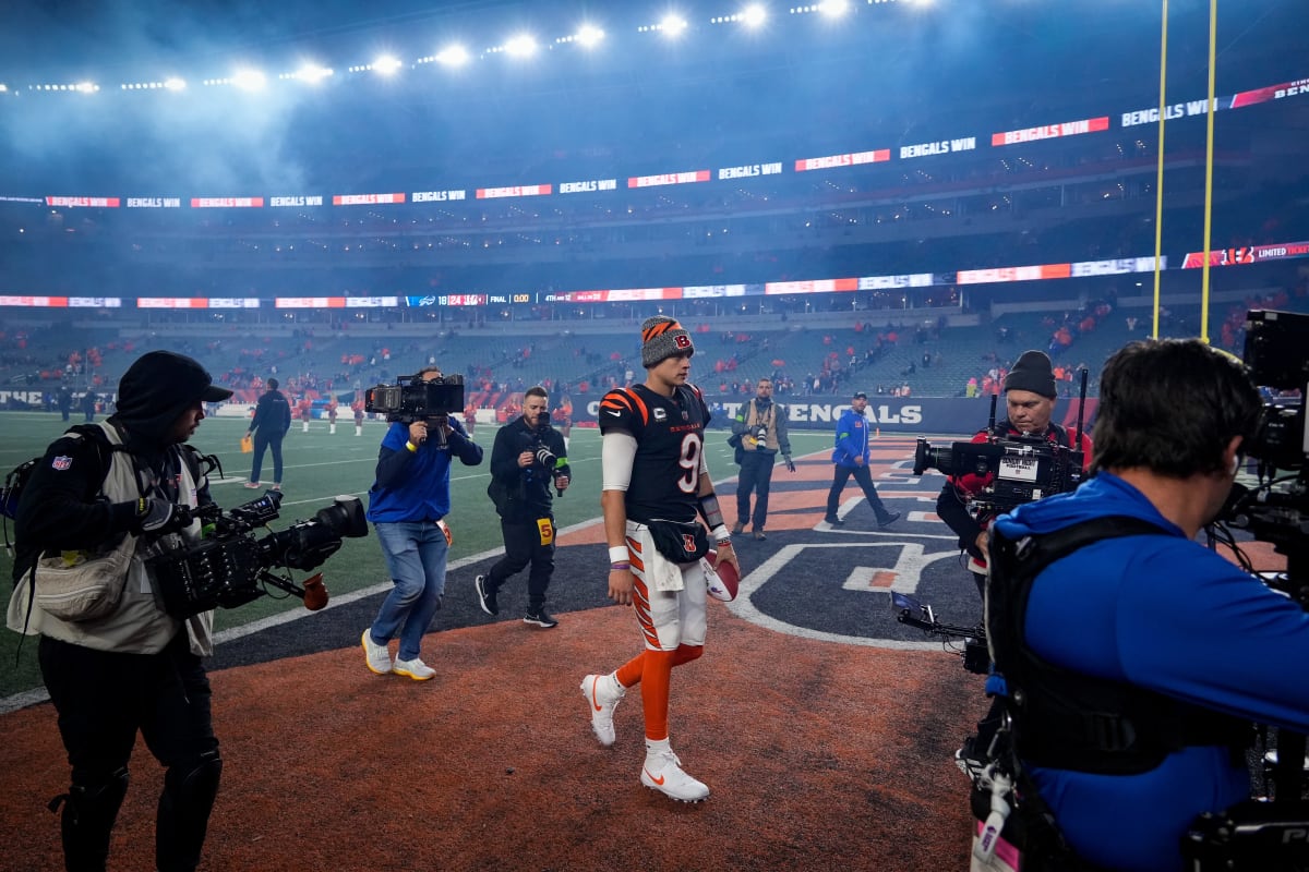 Look: Joe Burrow, Sam Hubbard Attend UFC 299