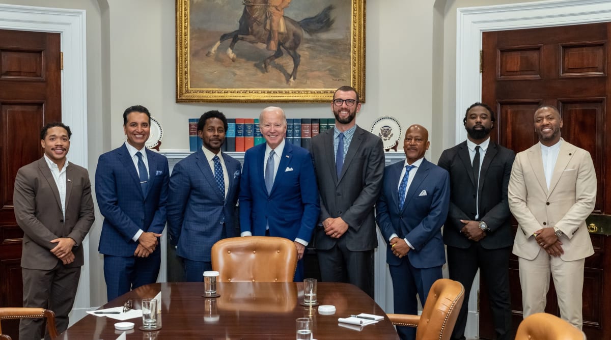 President Biden Meets With Former College Football Players Amid NIL ...