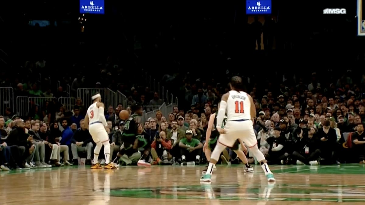 Knicks’ Josh Hart Made a Genius Pass to Himself Off a Defender’s Back ...